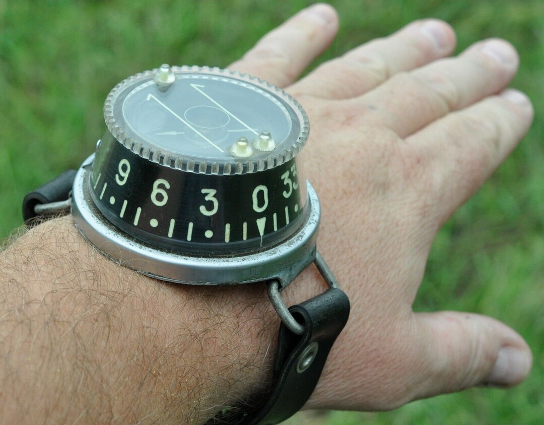 Hevy DIVERS Navy Maritime Diver Wrist Compass Scuba VMF Vintage 1950 ...