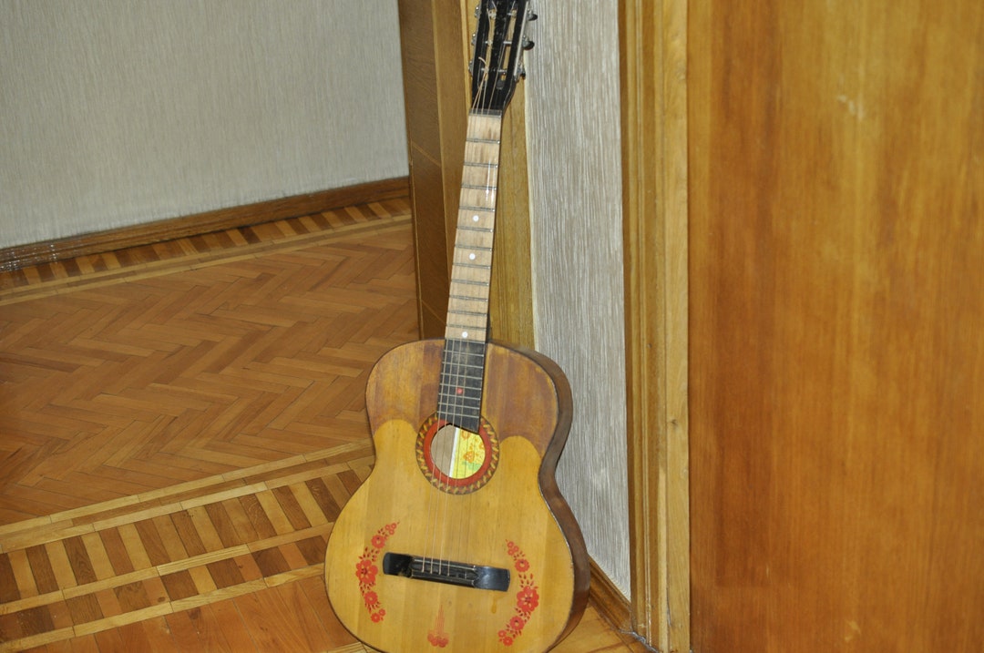 USSR Soviet Acoustic Guitar 6 Strings Size 4/4 Vintage and Rare - Etsy