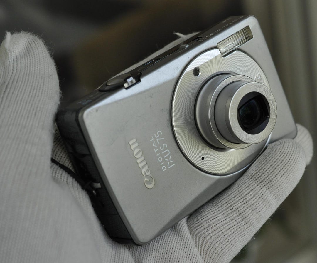 Canon Digital IXUS 75 7.1MP CCD Sensor Compact Digital Camera Digicam ...