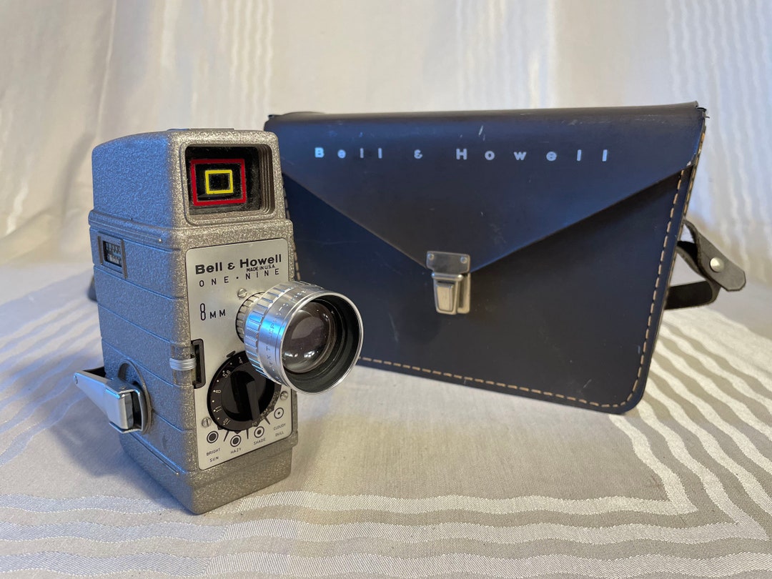Vintage 1950s Bell & Howell One Nine 8mm Movie Camera With Rare ...