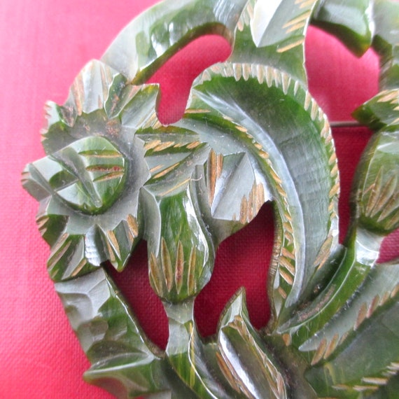 Big Bakelite Flower Brooch / Pin - Vintage, Beautiful… - Gem