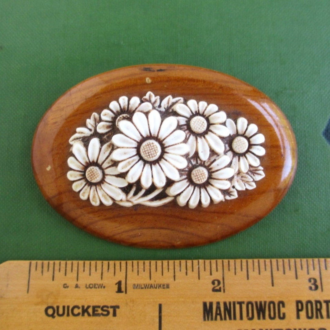 Celluloid & Wood Brooch / Pin - Vintage, Raised Daisy Flower Design - Etsy
