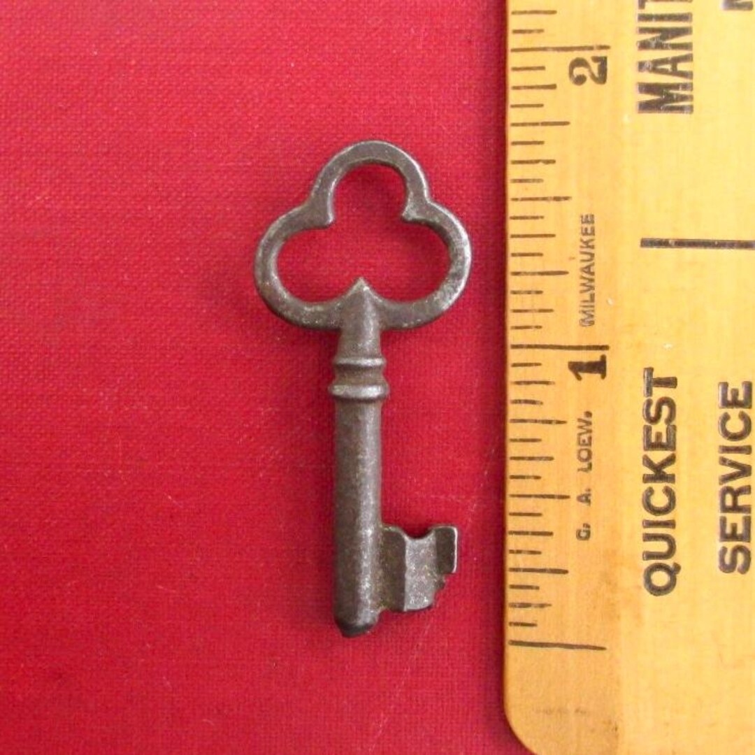 Antique Skeleton Key W/ Unique Clover or Cathedral Top Bow Shape ...