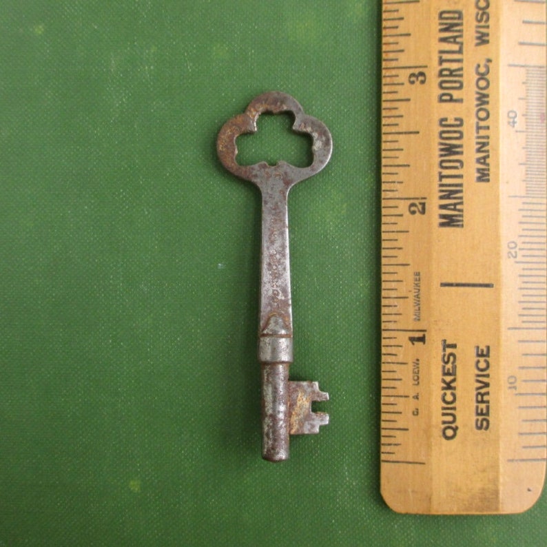 Vintage Clover Skeleton Key Genuine Dark Key w/ 3 Leaf | Etsy