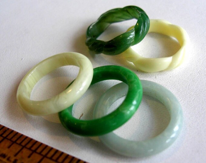 5 Vintage Plastic Rings size 6 and 7 - Etsy