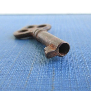 Antique Skeleton Key W/ Unusual Bow Design & Hollow Barrel - Etsy