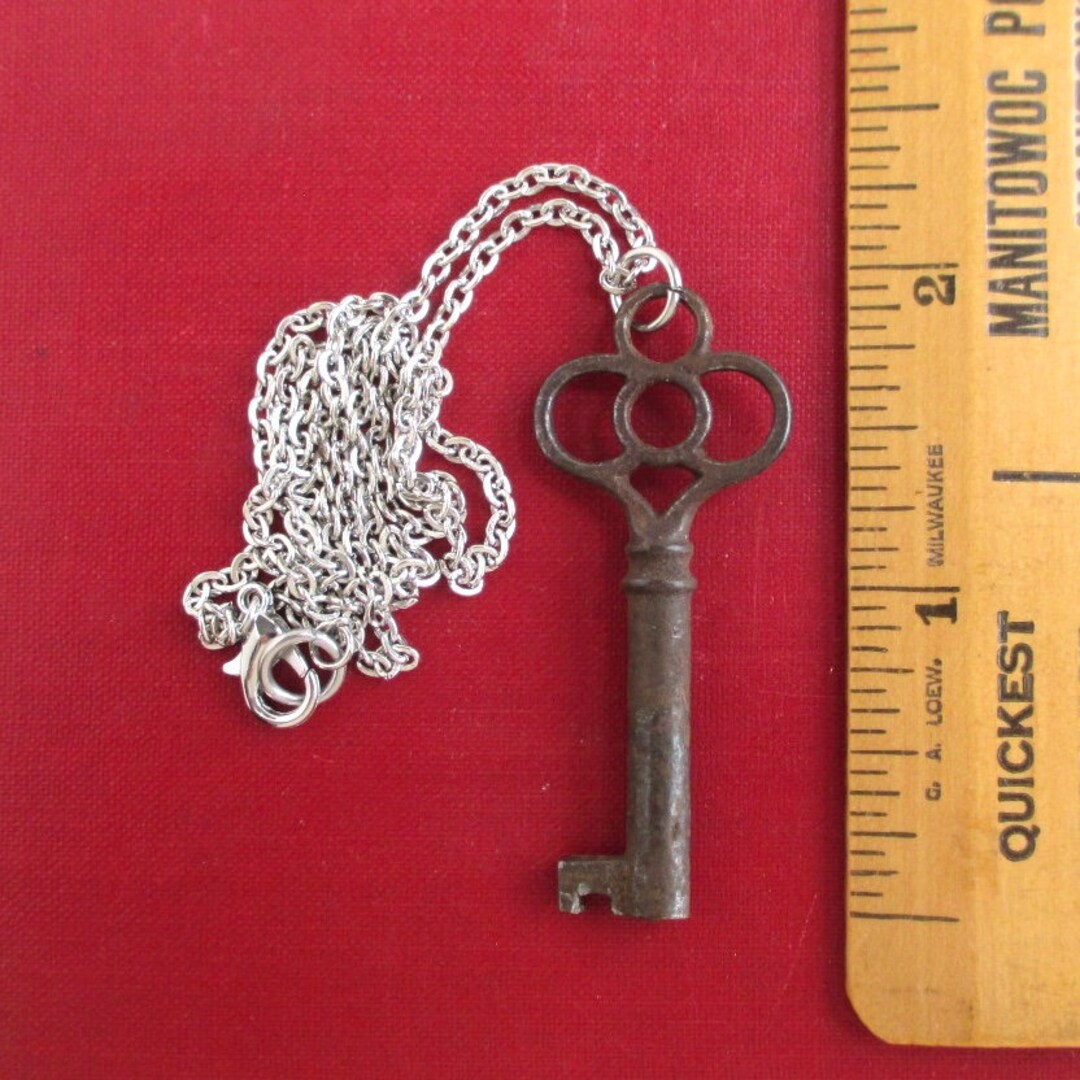 Antique Skeleton Key Necklace Repurposed Very Dark Filigree - Etsy