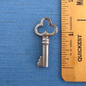 Antique Skeleton Key W/ Unique Clover or Cathedral Top Bow Shape ...