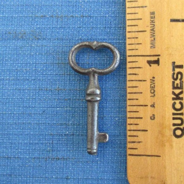 Small Vintage Key - Etsy