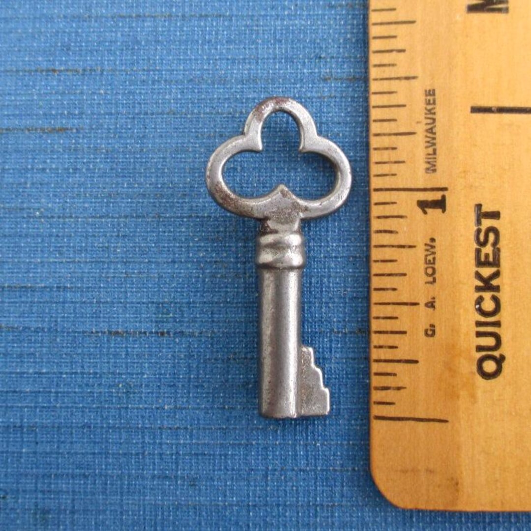 Antique Skeleton Key W/ Unique Clover or Cathedral Top Bow Shape ...