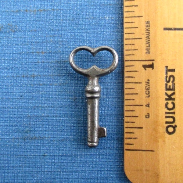 Small Vintage Key - Etsy