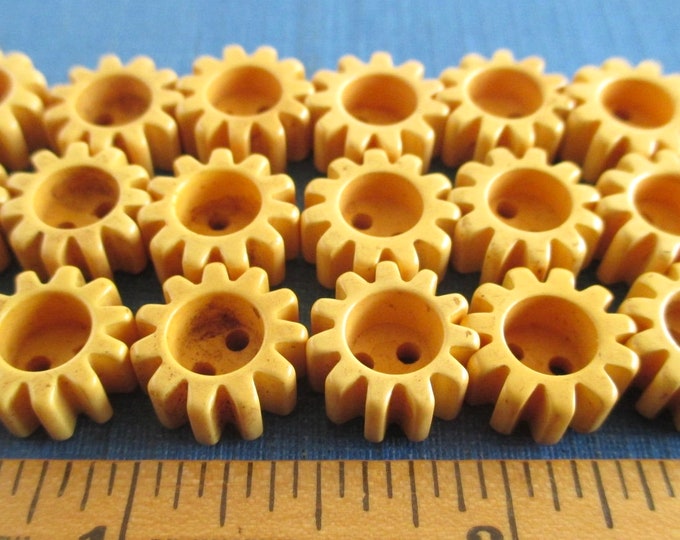 20 Bakelite Buttons in Unusual Flower / Star / Gear Shape - Vintage ...