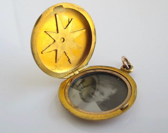 Gold Filled Photo Locket Pendant - Vintage / Antique With Photo Inside ...