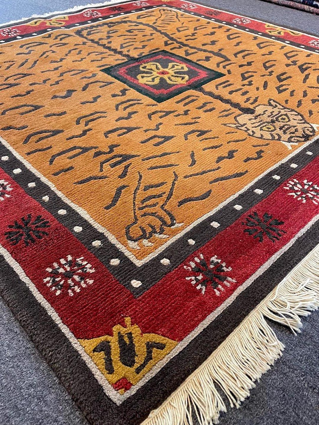 Handwoven Tibetan Tiger Rug: Vegetable Dyed Wool, 5x5 Square - Etsy