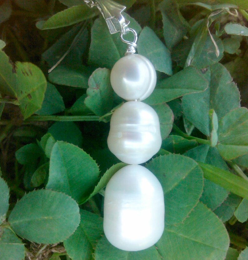Triple White Pearl Pendant Necklace - Etsy