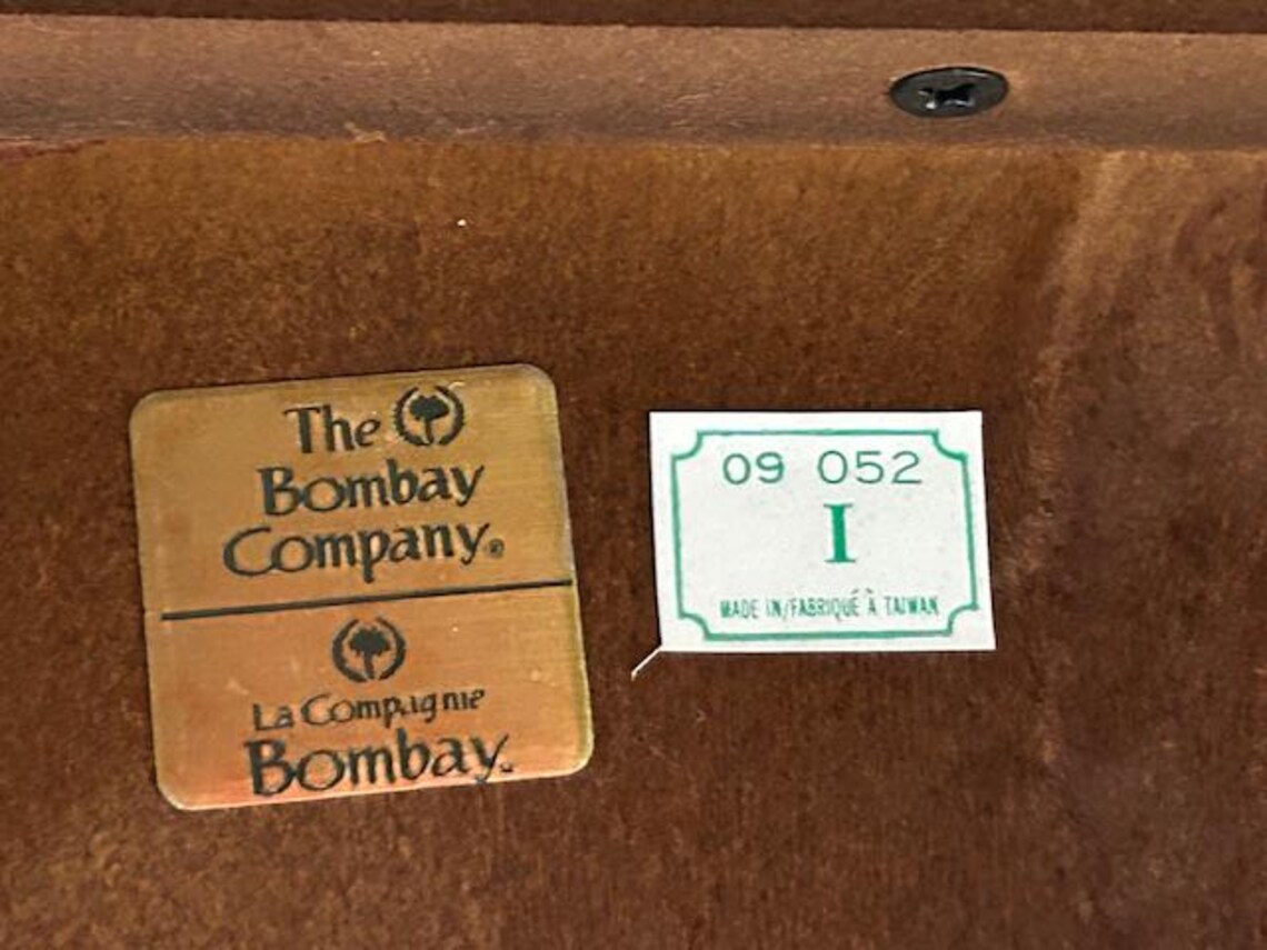 Vintage BOMBAY Queen Anne Side/ End Table - 25" X 17 "x 24" - Versatile ...