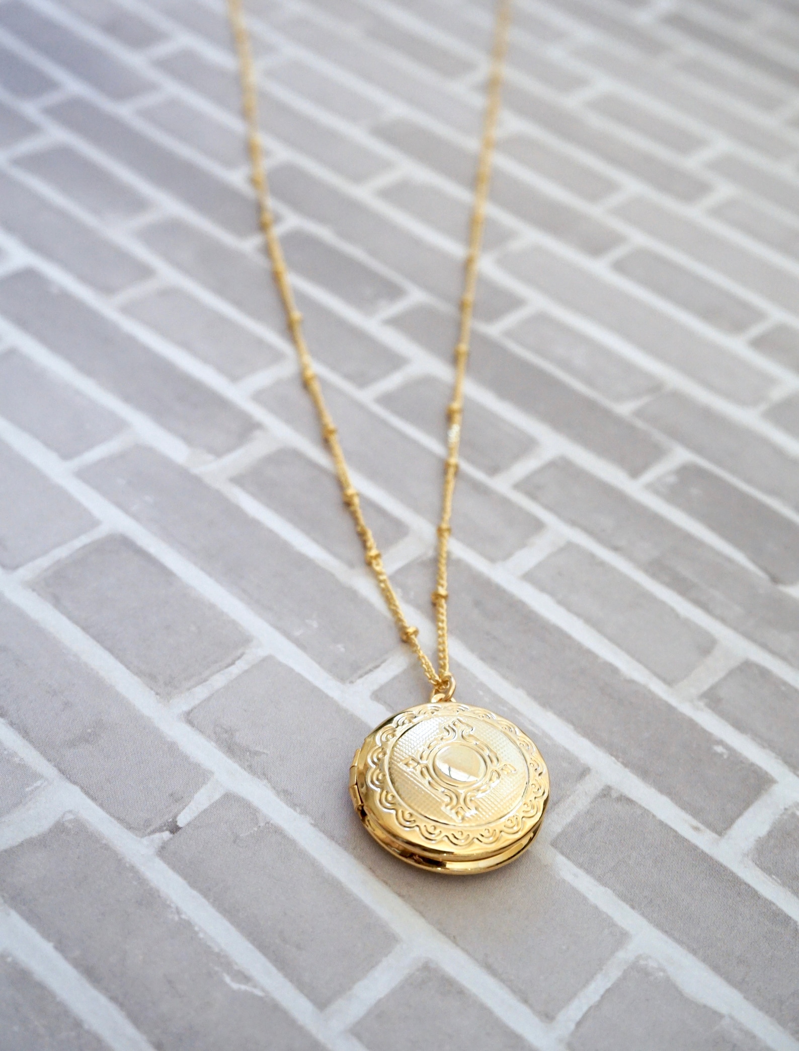 Round Locket Necklace Locket Pendant Necklace Gold Locket - Etsy