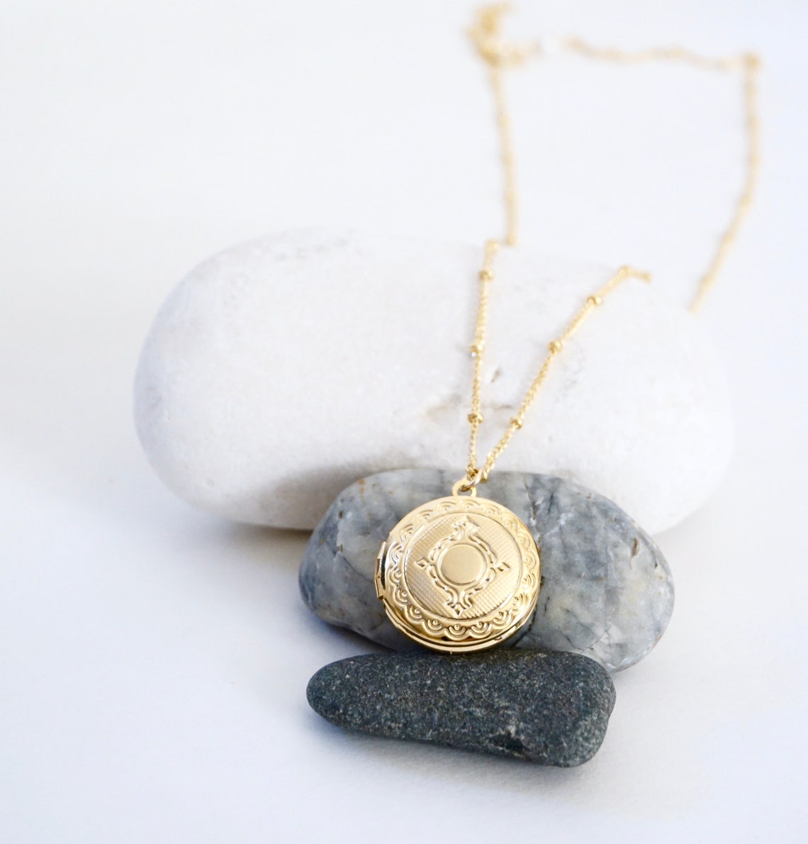 Round Locket Necklace Locket Pendant Necklace Gold Locket - Etsy