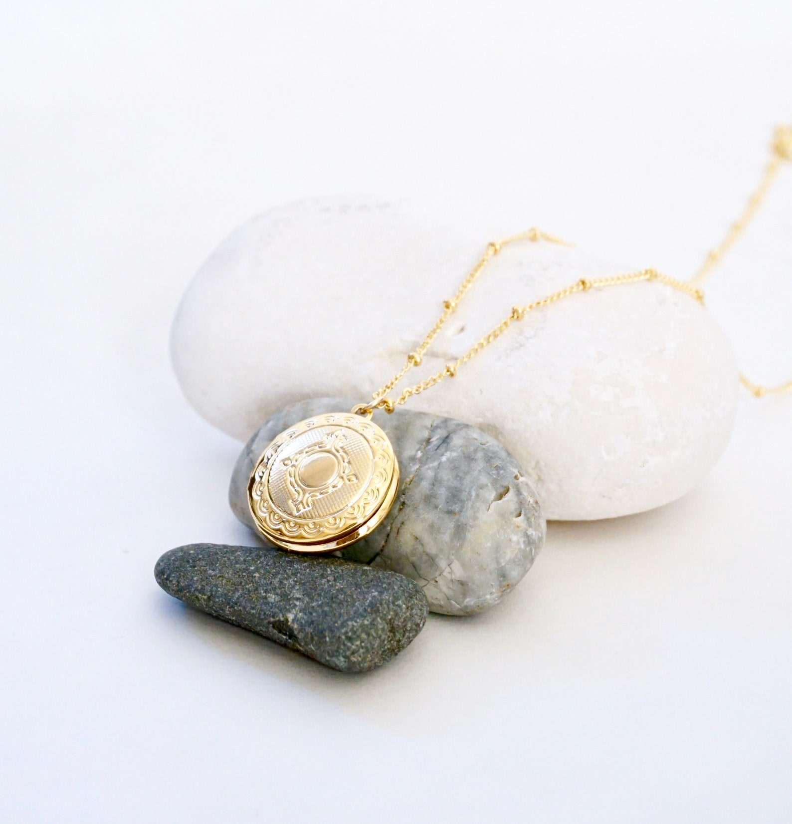 Round Locket Necklace Locket Pendant Necklace Gold Locket - Etsy