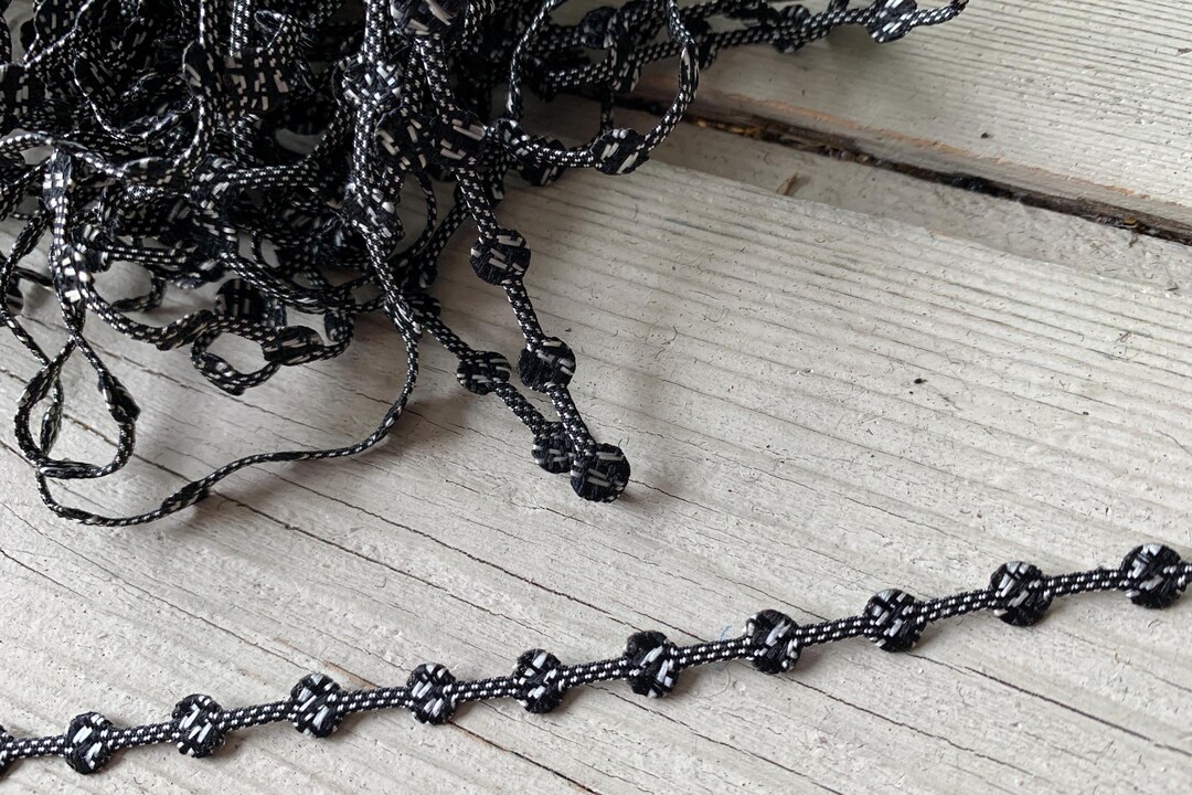 By the Yard Victorian Antique Fancy Trimming Black and White (ref. A ...