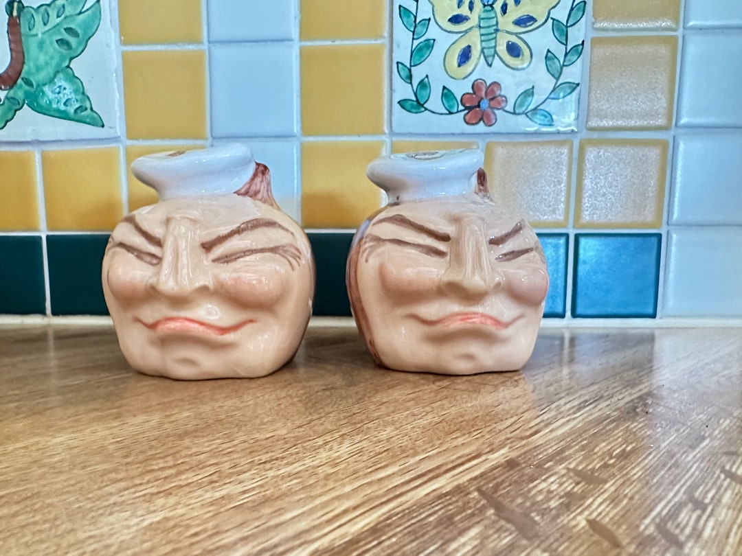 Awesome Weird Vintage ANTHROPOMORPHIC Onion VEGETABLES S & P SHAKERS ...