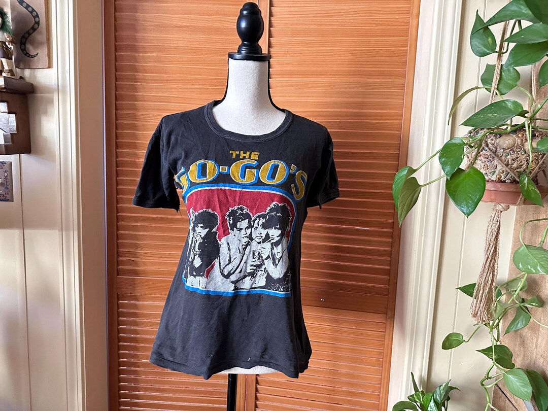 True Vintage THE Gogos T Shirt Punk ROCK & Roll Worn Thin Holes Cropped ...