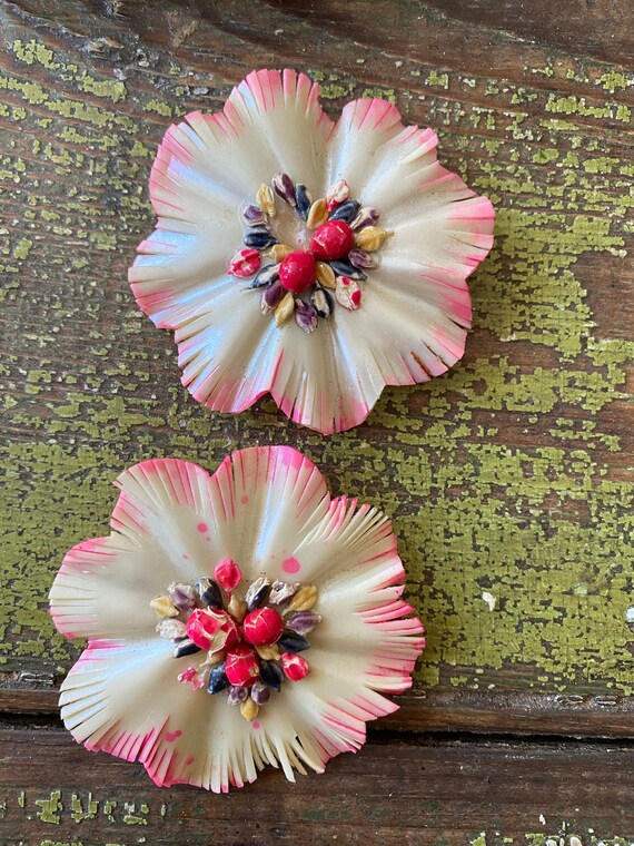 ViNTAGE Pair 1940s Costume Jewelry Celluloid Pins BRO… - Gem
