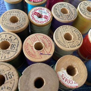 40 Vintage WOODEN Thread SPOOLS W Thread Sewing Vintage Antique Wood ...