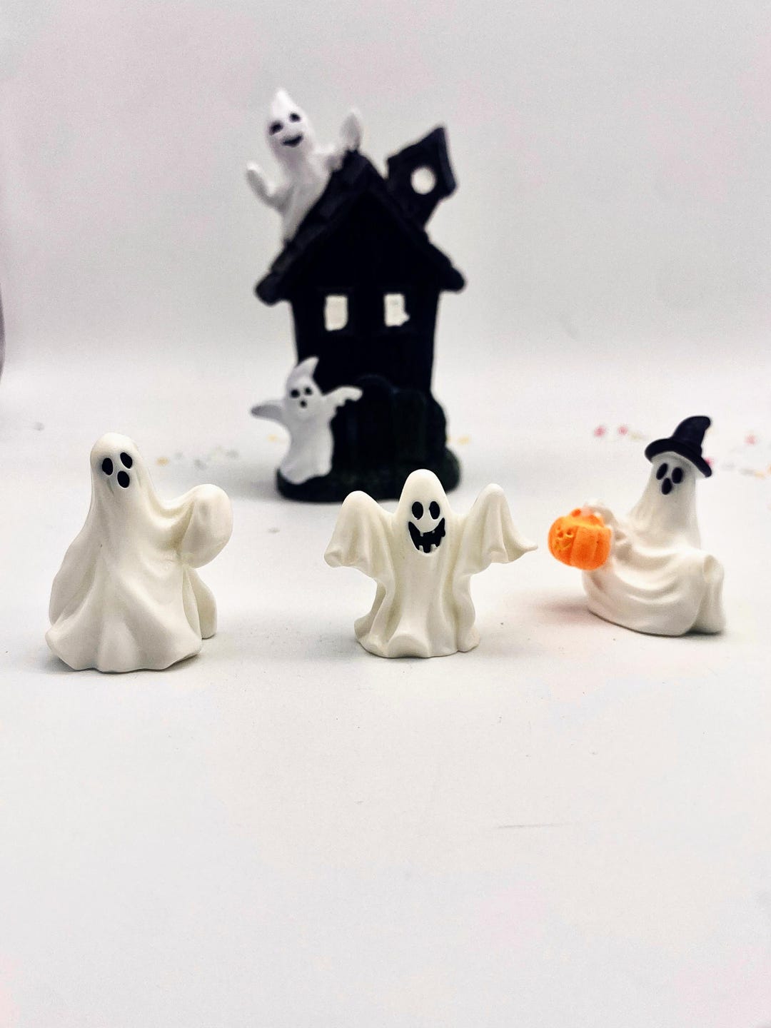 Handmade Resin Ghost Figurine Set: Spooky Halloween Decor - Etsy