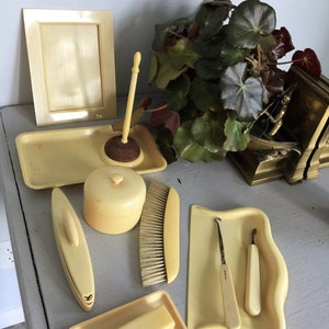Vintage Plastic Vanity Sets/ 1940s Ivory Py Ra Lin Company Vanity Sets ...
