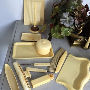 Vintage Plastic Vanity Sets/ 1940s Ivory Py Ra Lin Company Vanity Sets ...