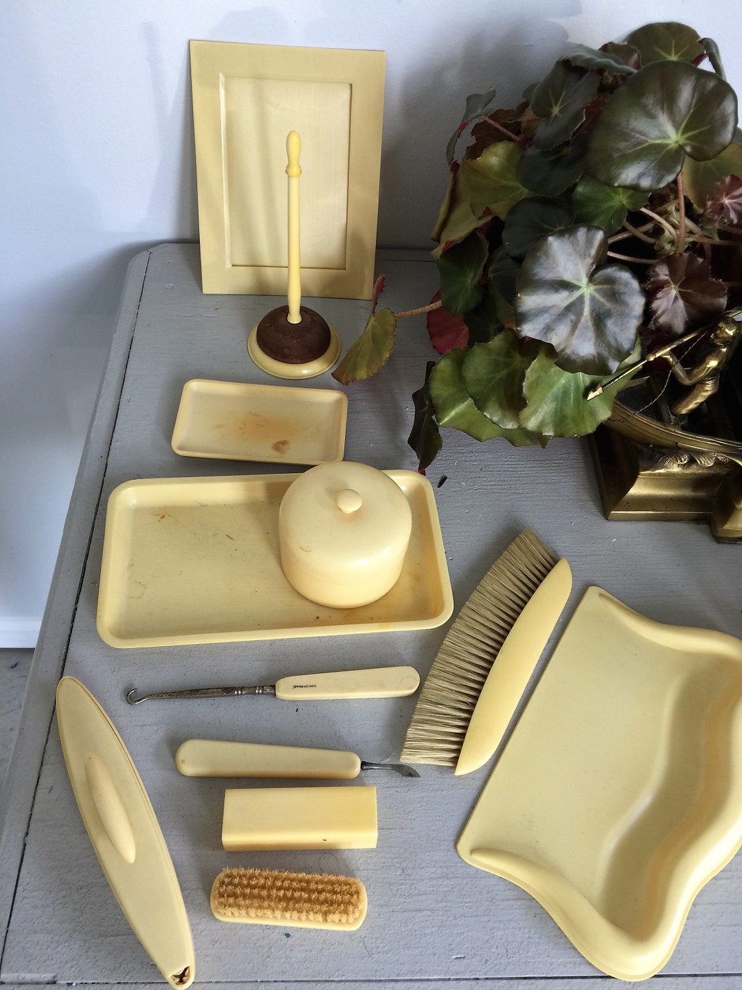 Vintage Plastic Vanity Sets/ 1940s Ivory Py Ra Lin Company Vanity Sets ...