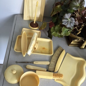 Vintage Plastic Vanity Sets/ 1940s Ivory Py Ra Lin Company Vanity Sets ...
