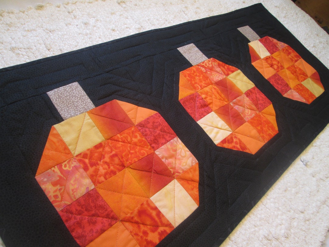 Quilted Scrappy Patchwork Pumpkin Halloween Table Runner 32.25 X 14.5 ...