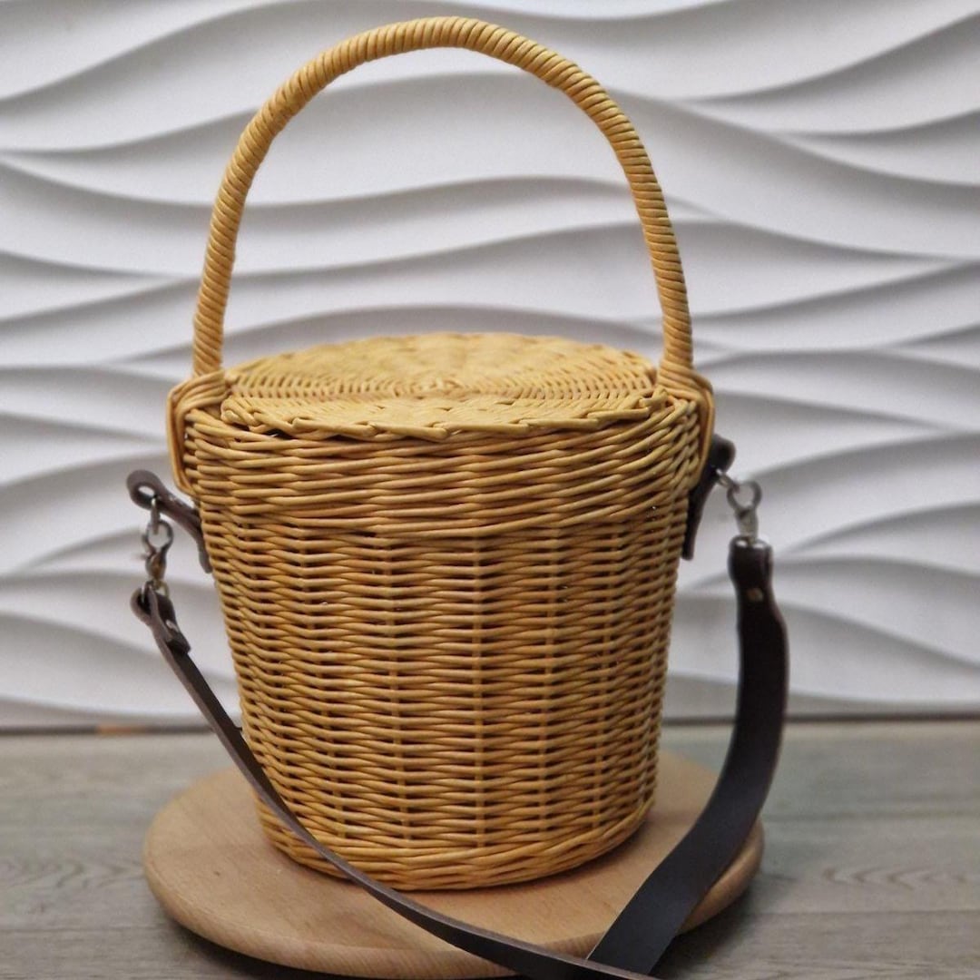 Wicker Shopping Basket With Leather Strap & Lid: Handmade Harvest ...