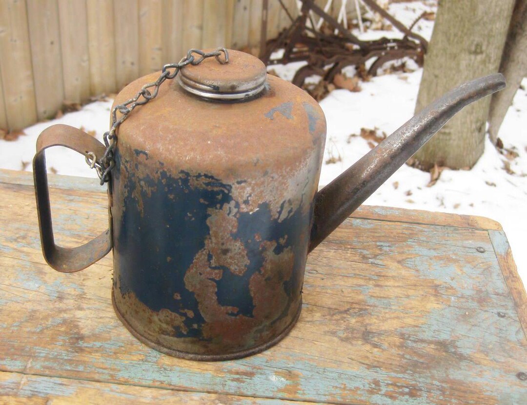 Vintage Rusty Oil Can Oiler About 2 Quarts Size Antique Garden Art Gas ...