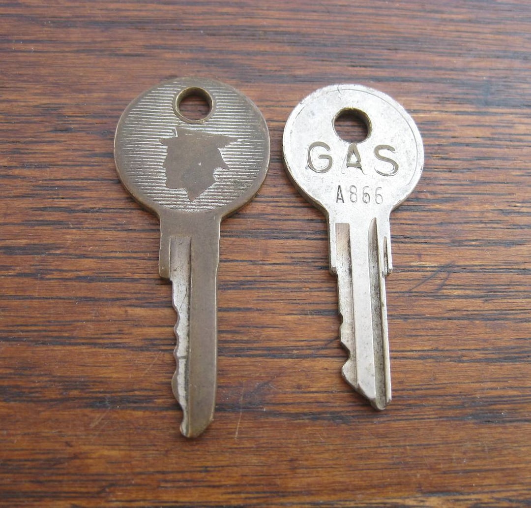 Lincoln Mercury Car Key Plus Briggs Stratton Gas Key Old Vintage ...
