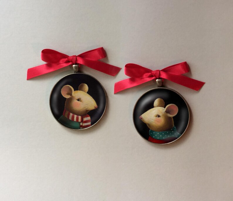 Christmas Mouse Pin - Mouse Brooch - Oval - Christmas Brooch - Mouse ...