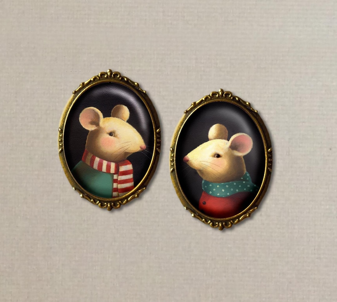 Christmas Mouse Pin - Mouse Brooch - Oval - Christmas Brooch - Mouse ...