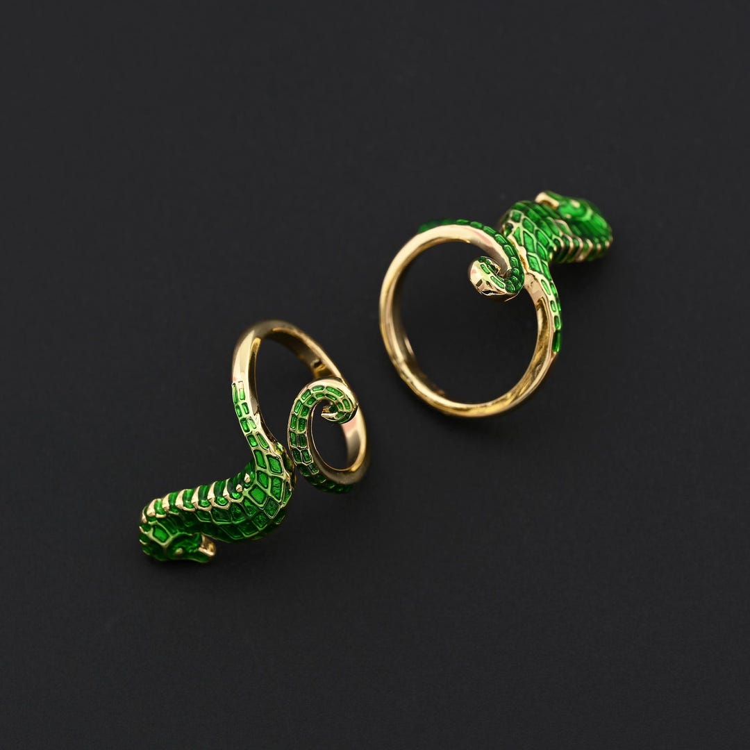 Exotic Snake Ring in Emerald Green Enamel Coating With Realistic ...
