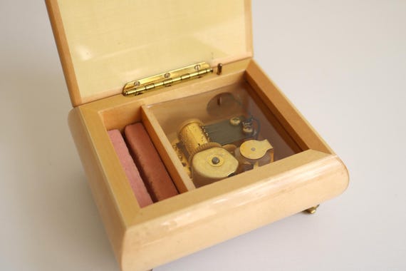 Italian Sorrento Natural Wood Music Box - Gem