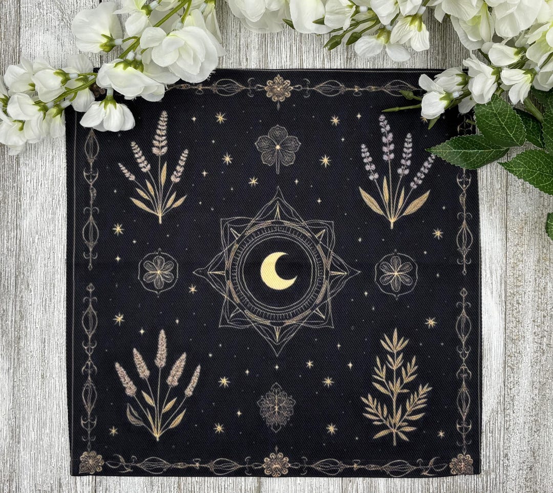MINI Cottagecore Altar Cloth, Tarot Cloth, Altar Decor, Altar Rug, Rune ...