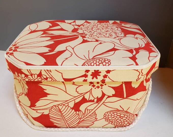 Authentic SINGER Sewing Box, Red and off White Padded Fabric Oak Hill ...
