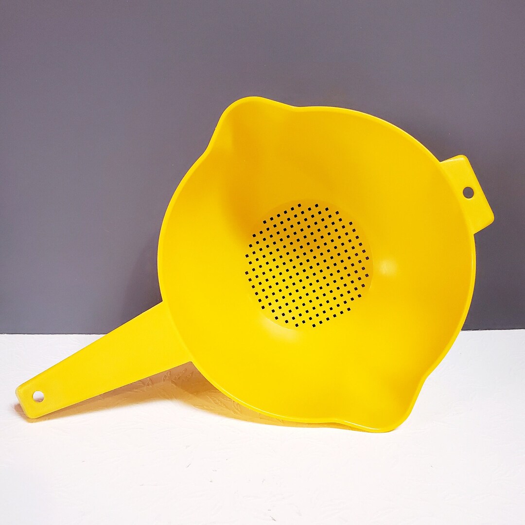 Tupperware Colander Strainer, Yellow, Handle and Pour Spouts, USA, Item ...