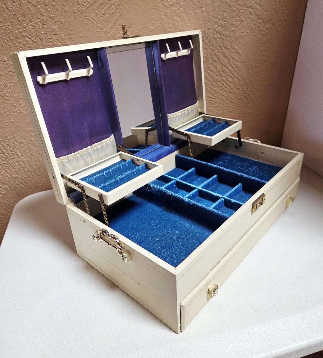 Large MELE Jewelry Box With KEY, Blue Purple Interior, Creamy Off-white ...