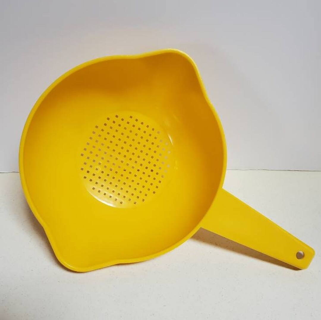Tupperware Colander Strainer, Yellow, Handle and Pour Spouts, Made in ...