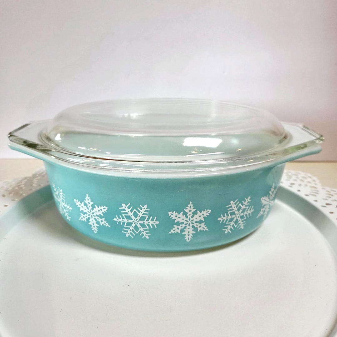 Pyrex Aqua Snowflake 1.5 Quart Casserole Dish With Clear Lid, Oval ...