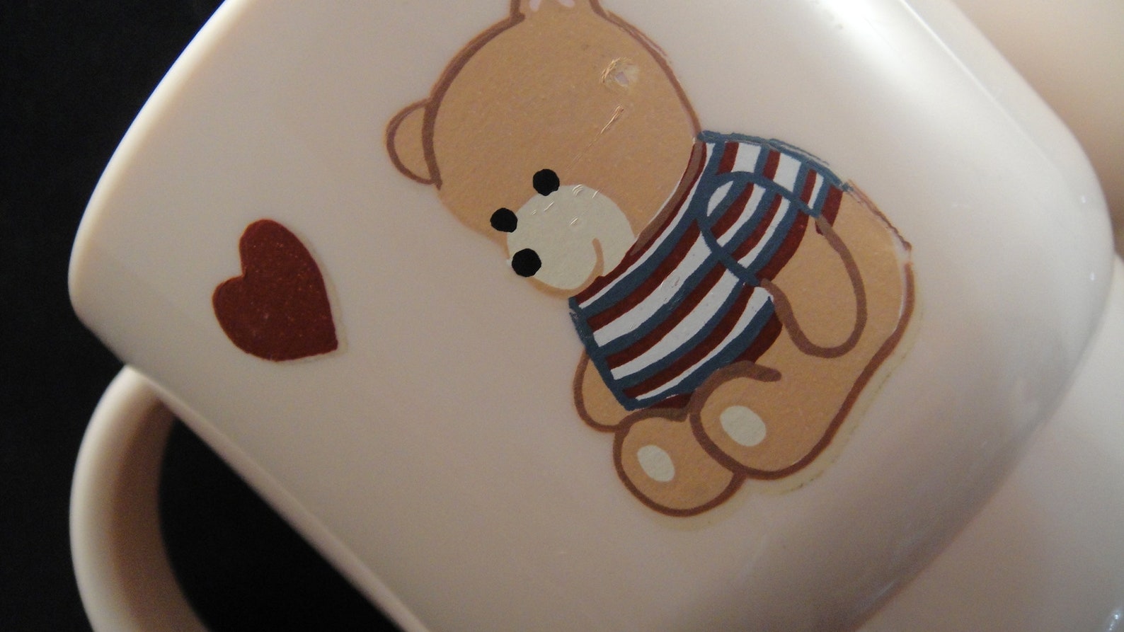 Pink Tupperware Mugs With Teddy Bear Designs Pair Two Pink Plastic Mugs ...