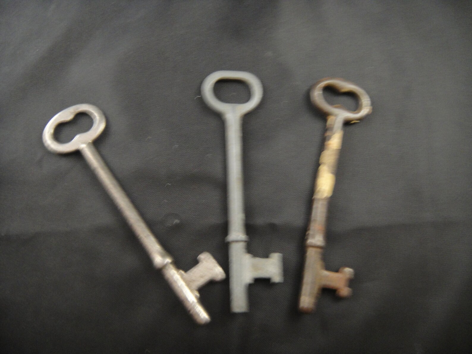 Skeleton Keys Set of Three - Etsy
