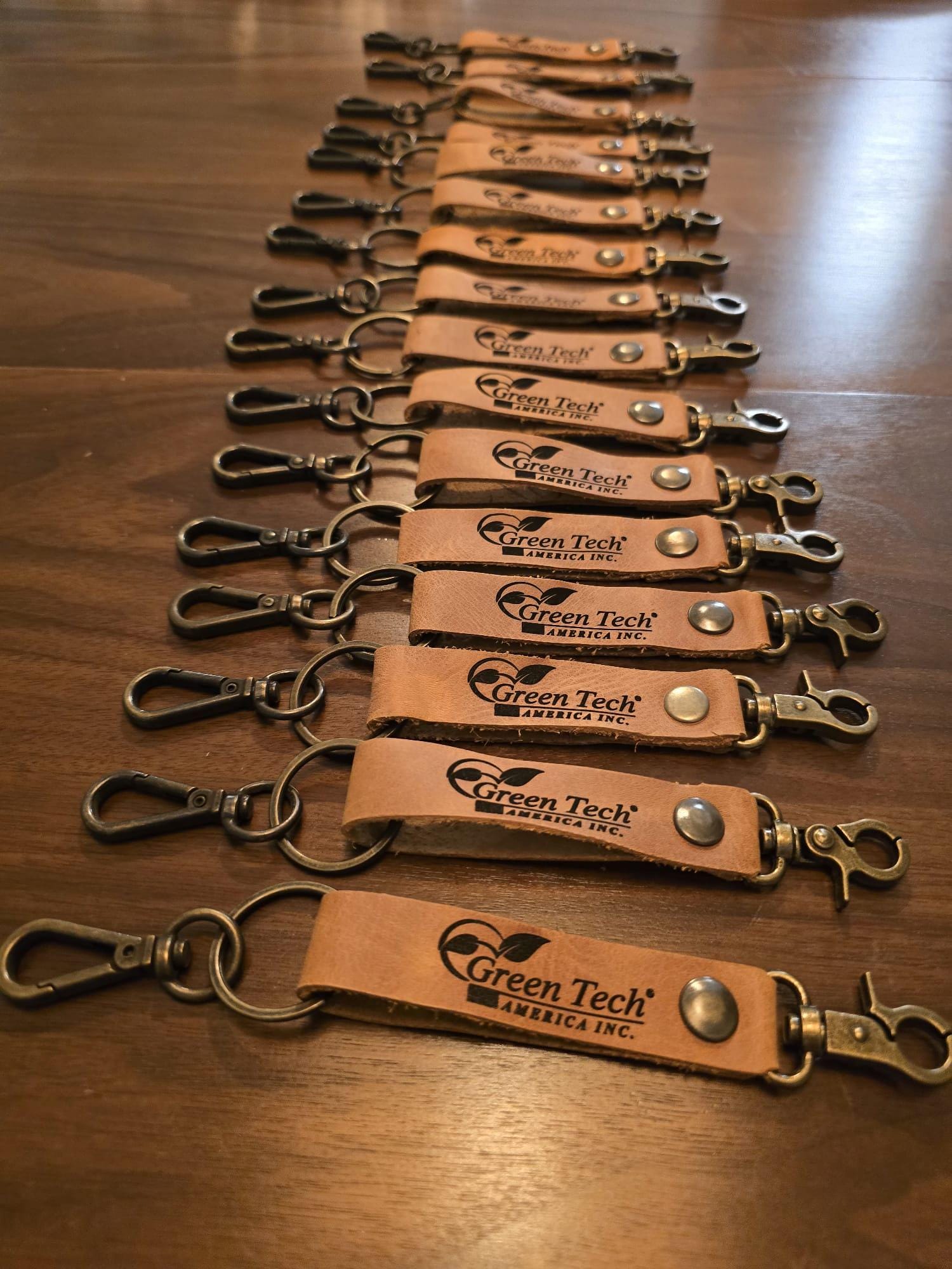 Personalized Leather Wedding Favors - Custom Bulk Keychains for Guests ...